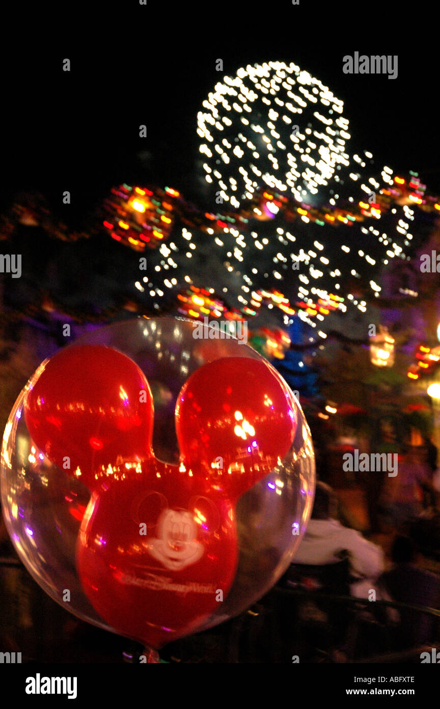 Disney Mickey Feuerwerk Complete Guide To Magic Kingdom Parades And