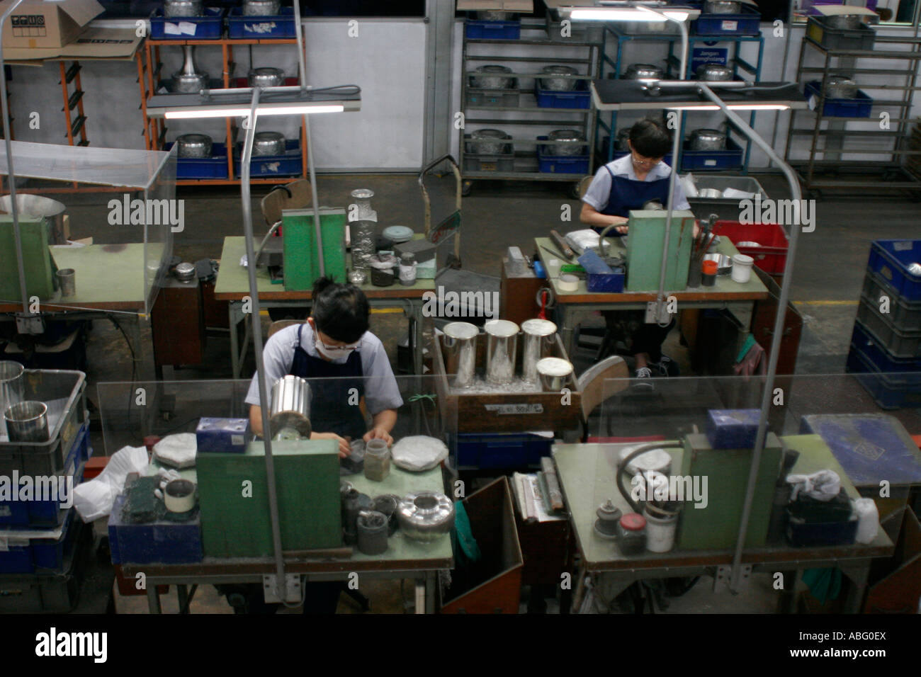 Hand Turning Royal Selangor Pewter Factory Kuala Lumpur Stock Photo - Alamy