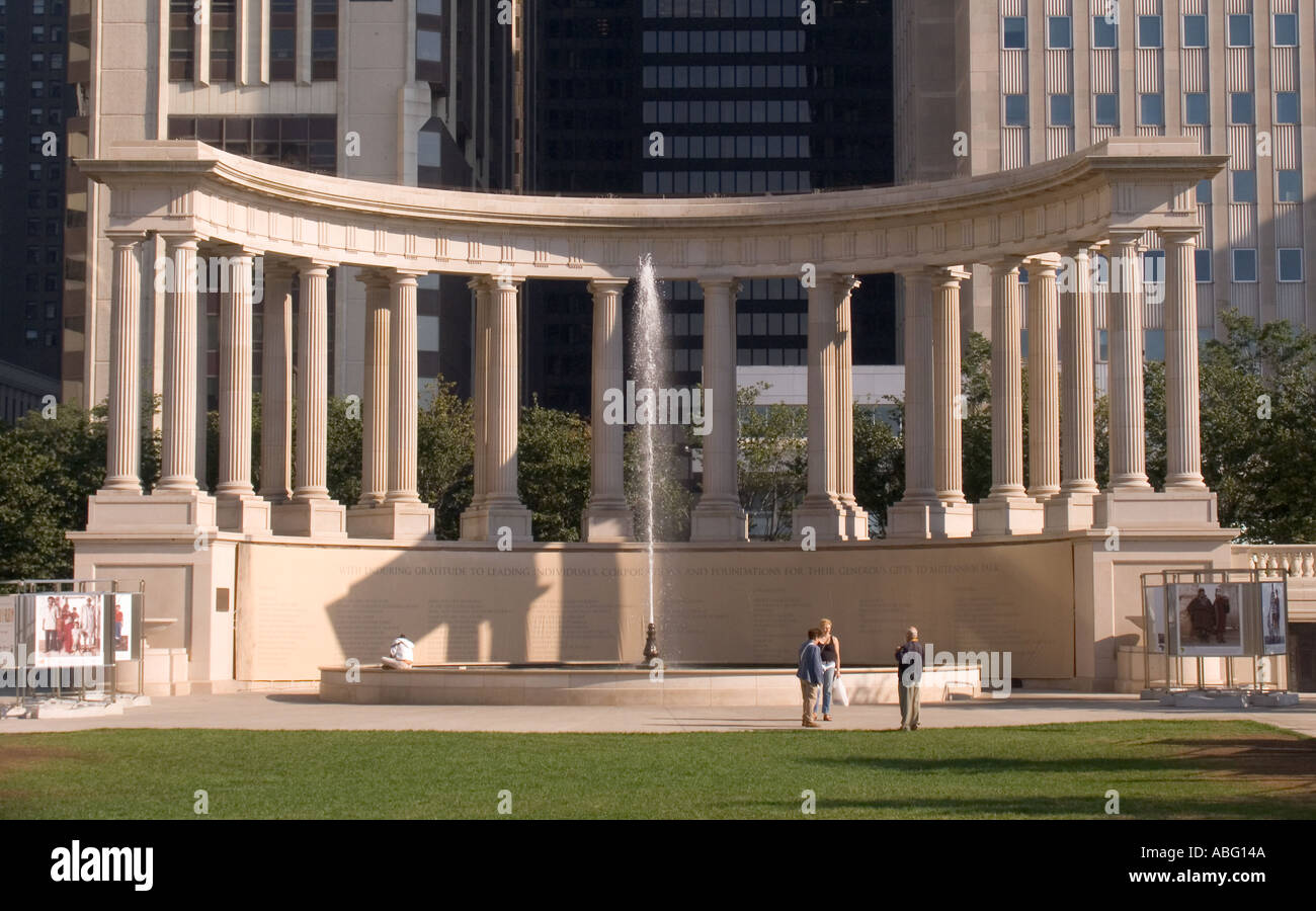 Milllennium Monument Wrigley Square in Milllennium Park Chicago ...