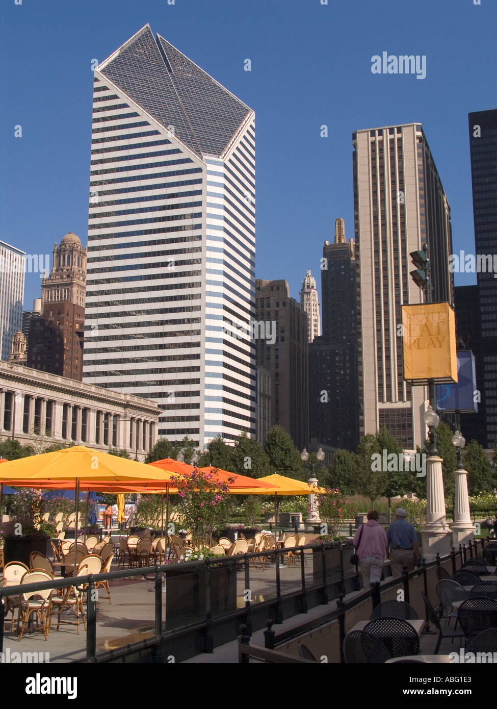 Cafe in Millennium Park Chicago Illinois USA Stock Photo - Alamy