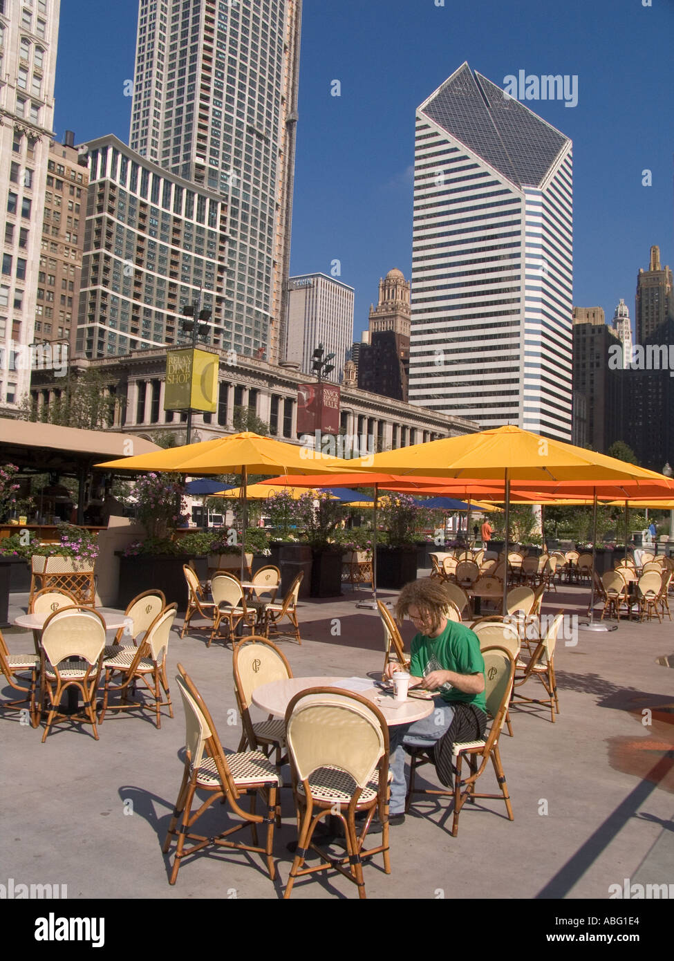 Cafe in Millennium Park Chicago Illinois USA Stock Photo - Alamy