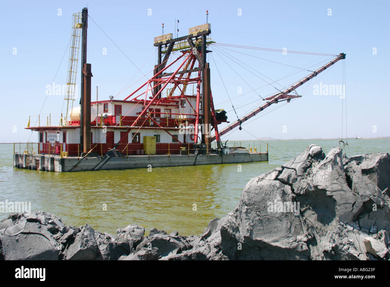 Clamshell Dredge High Resolution Stock Photography and Images - Alamy