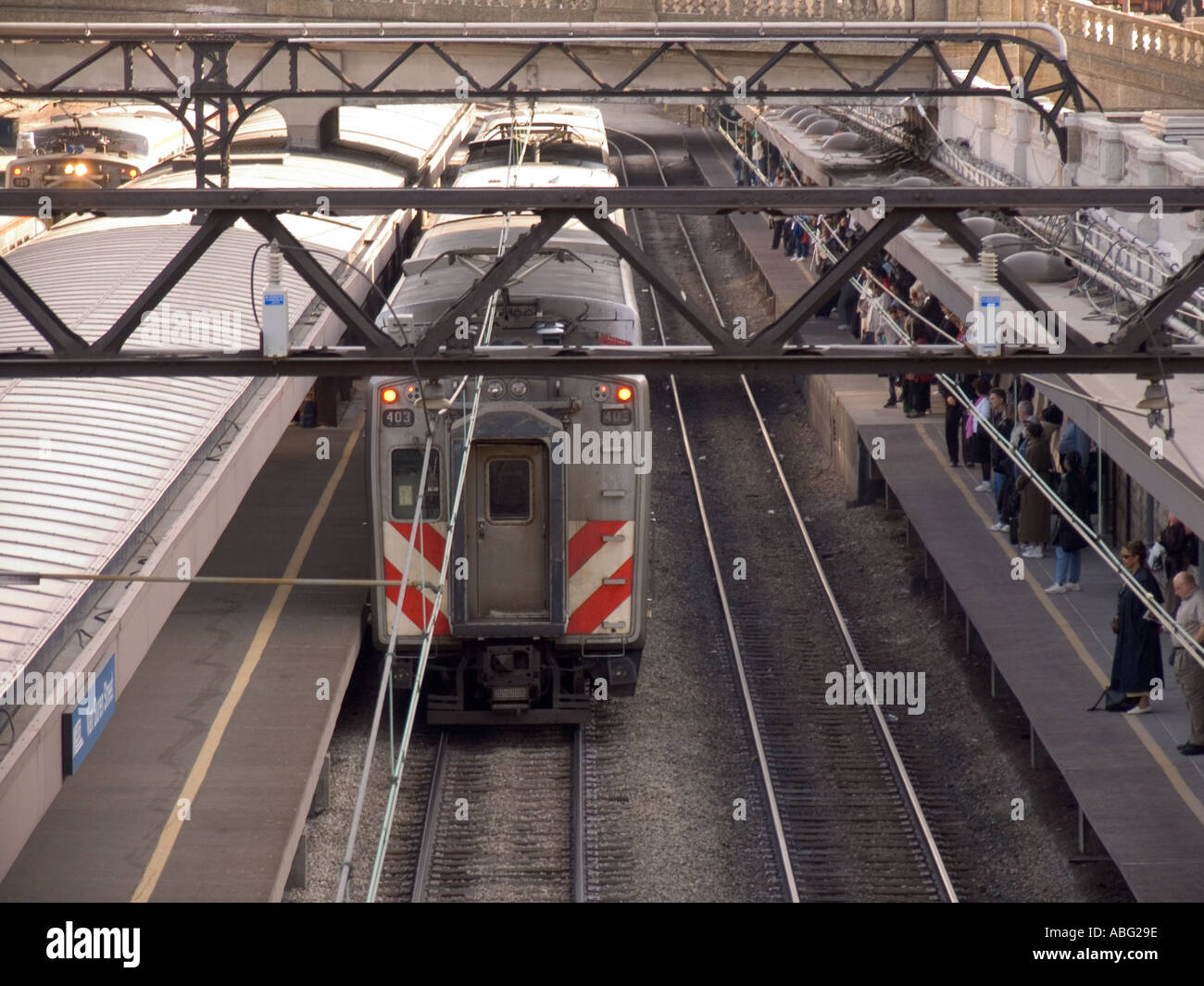 Electric commuter train at station Chicago Illinois USA Stock Photo - Alamy
