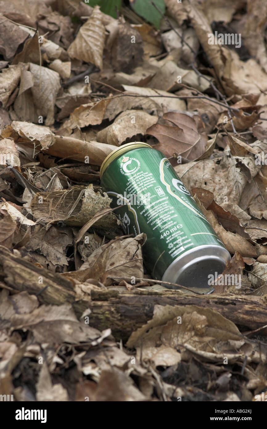 Rubbish can road hi-res stock photography and images - Alamy