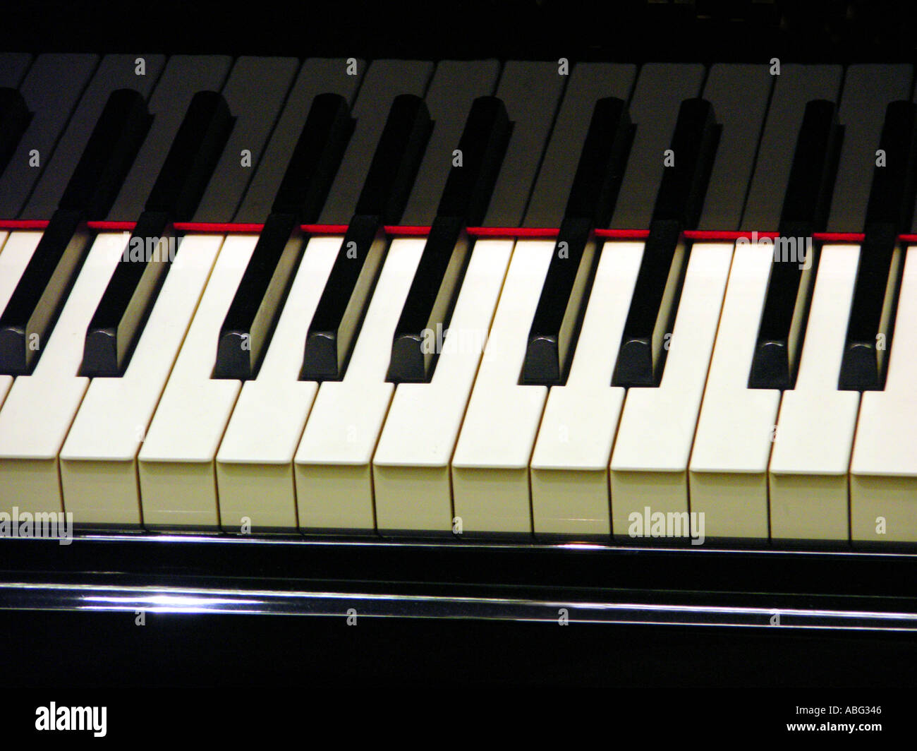 Piano strings modern hi-res stock photography and images - Alamy