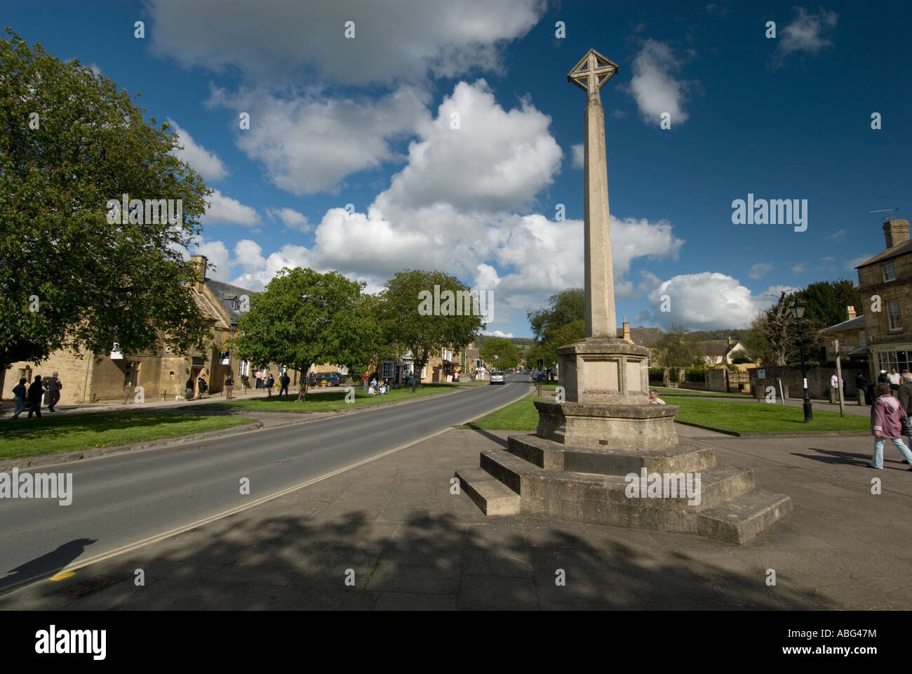 images of broadway high street in the uk which is a very pretty village ...