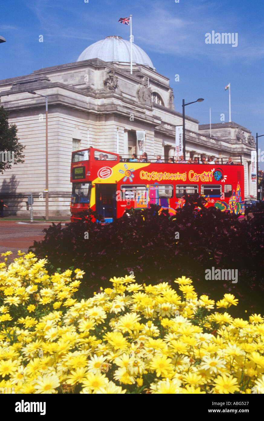 Cardiff tour bus hi-res stock photography and images - Alamy