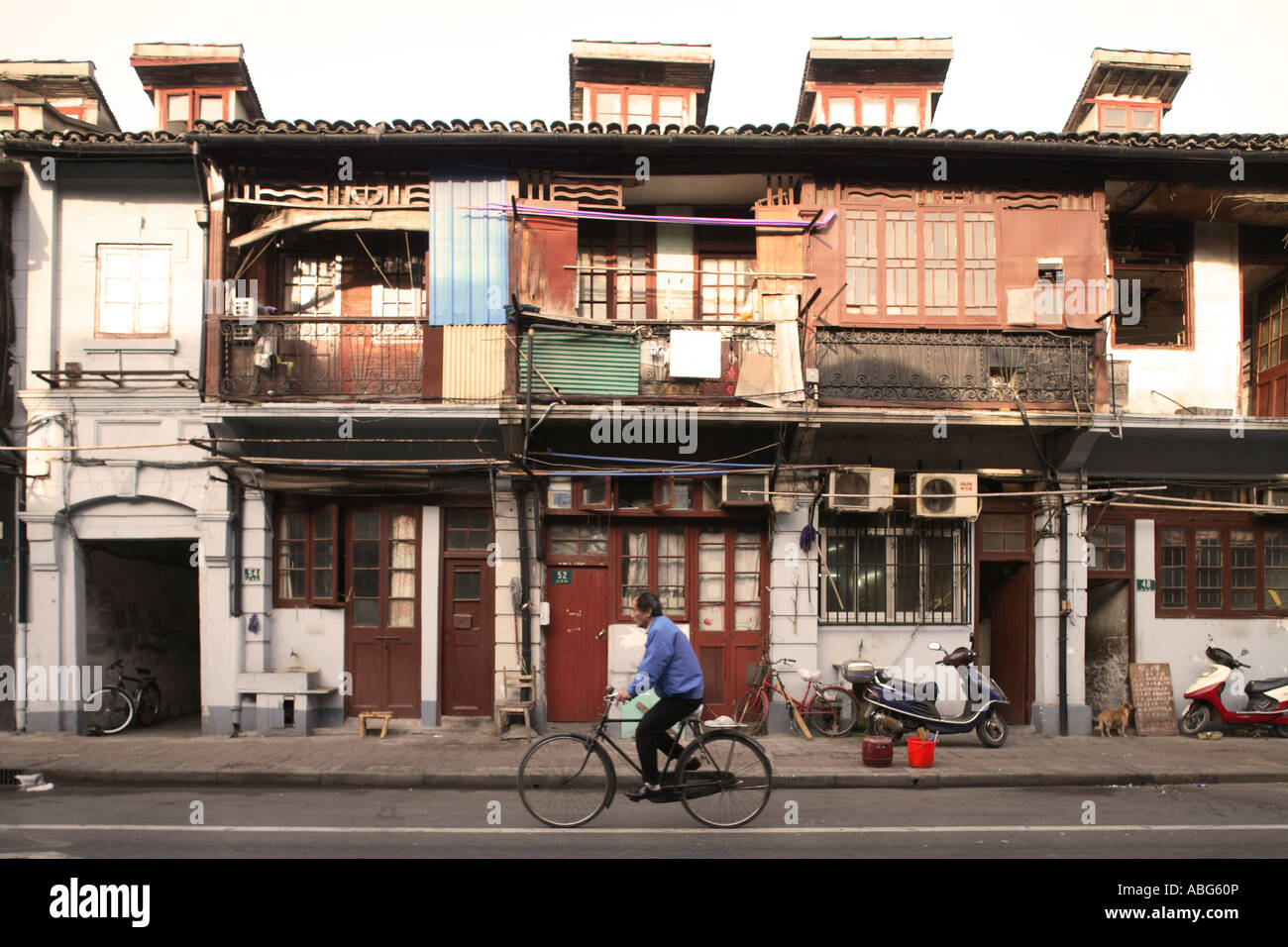 Urban Living in Shanghai Stock Photo - Alamy
