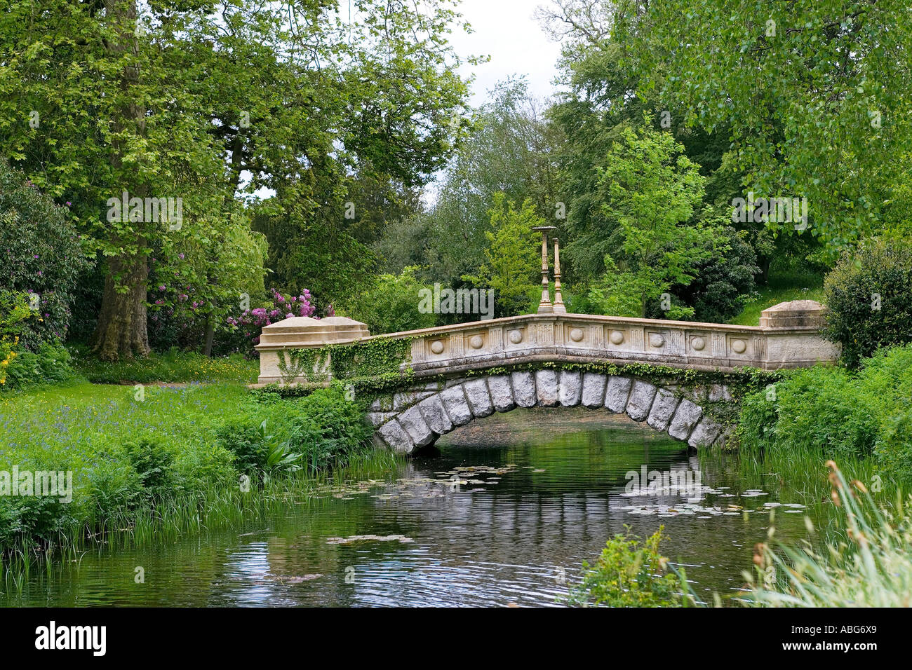 Stone Bridge in Frogmore Gardens Windsor Stock Photo - Alamy