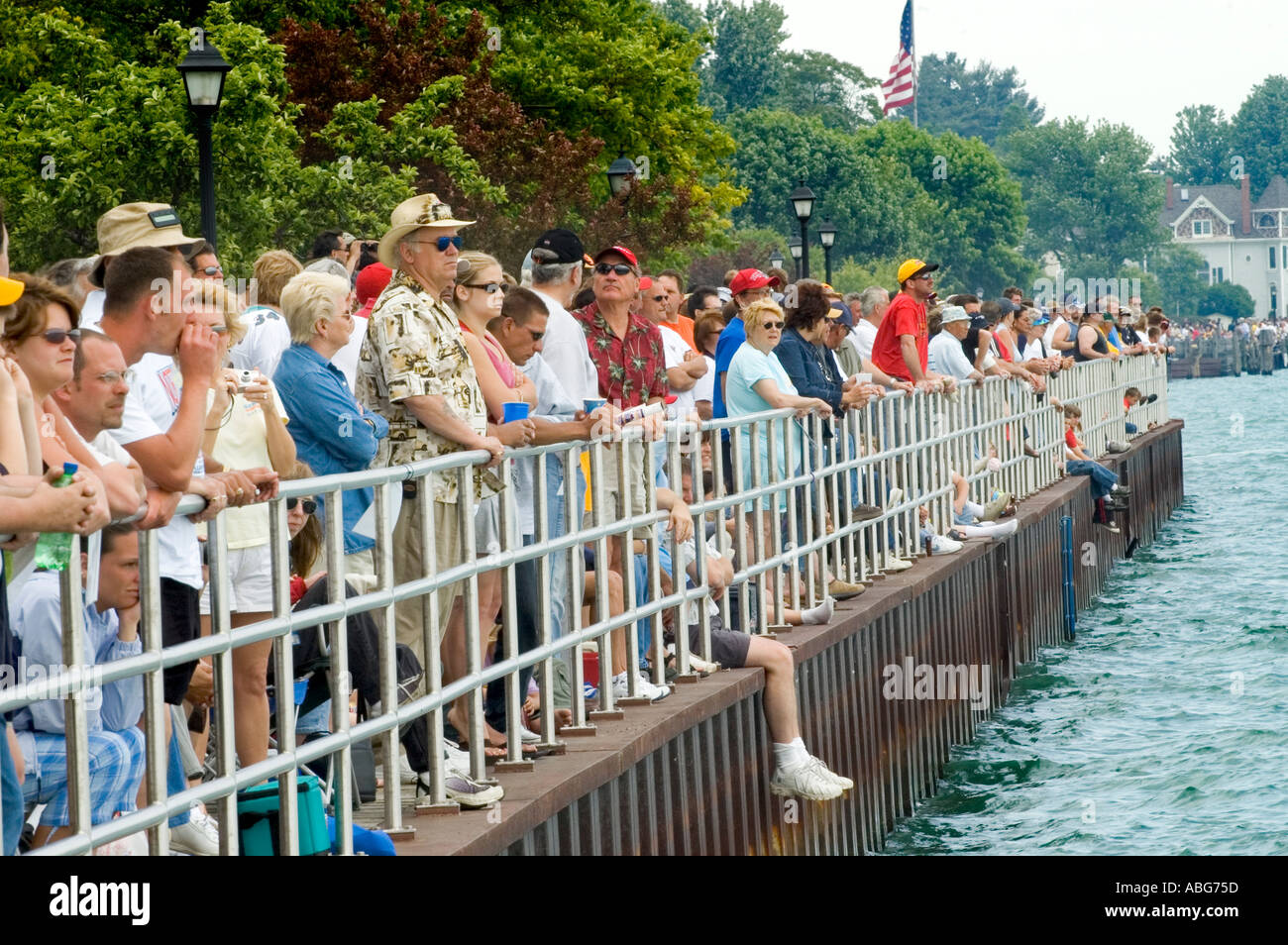 Boat race fans hi-res stock photography and images - Alamy