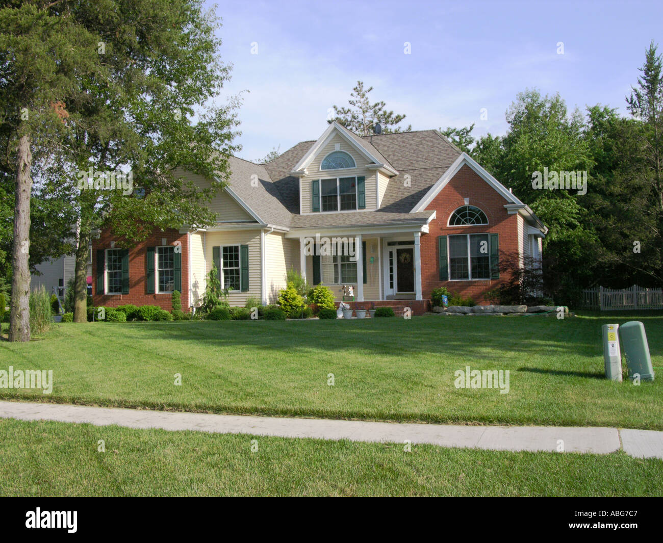 Middle class residence hi-res stock photography and images - Alamy