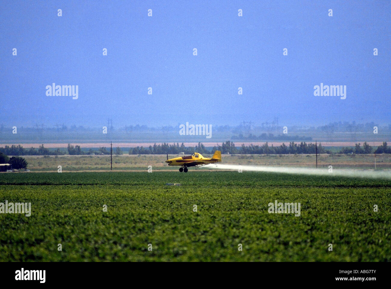 Pesticide spray plane hi-res stock photography and images - Alamy