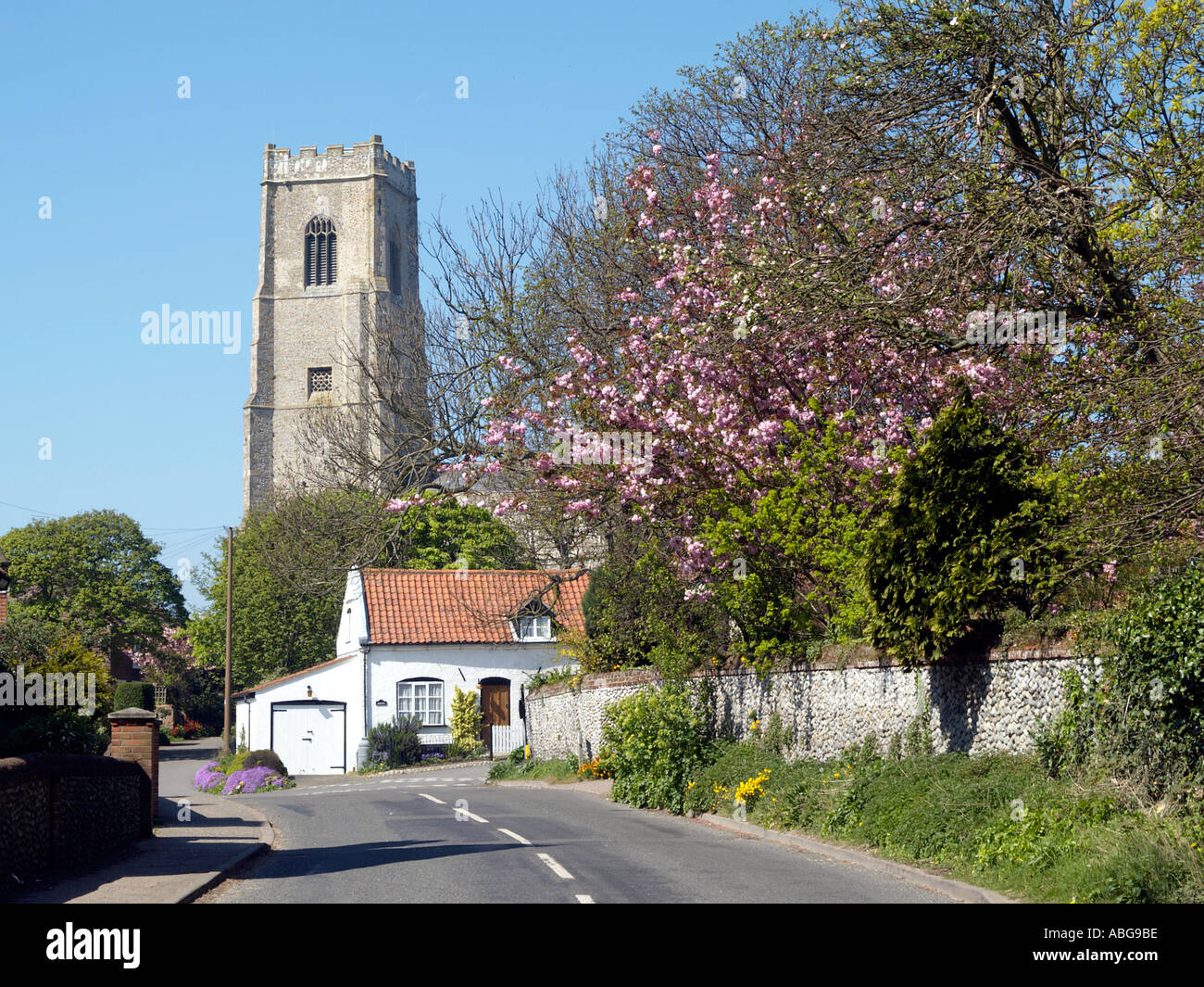 Happisburgh church norfolk hi-res stock photography and images - Alamy