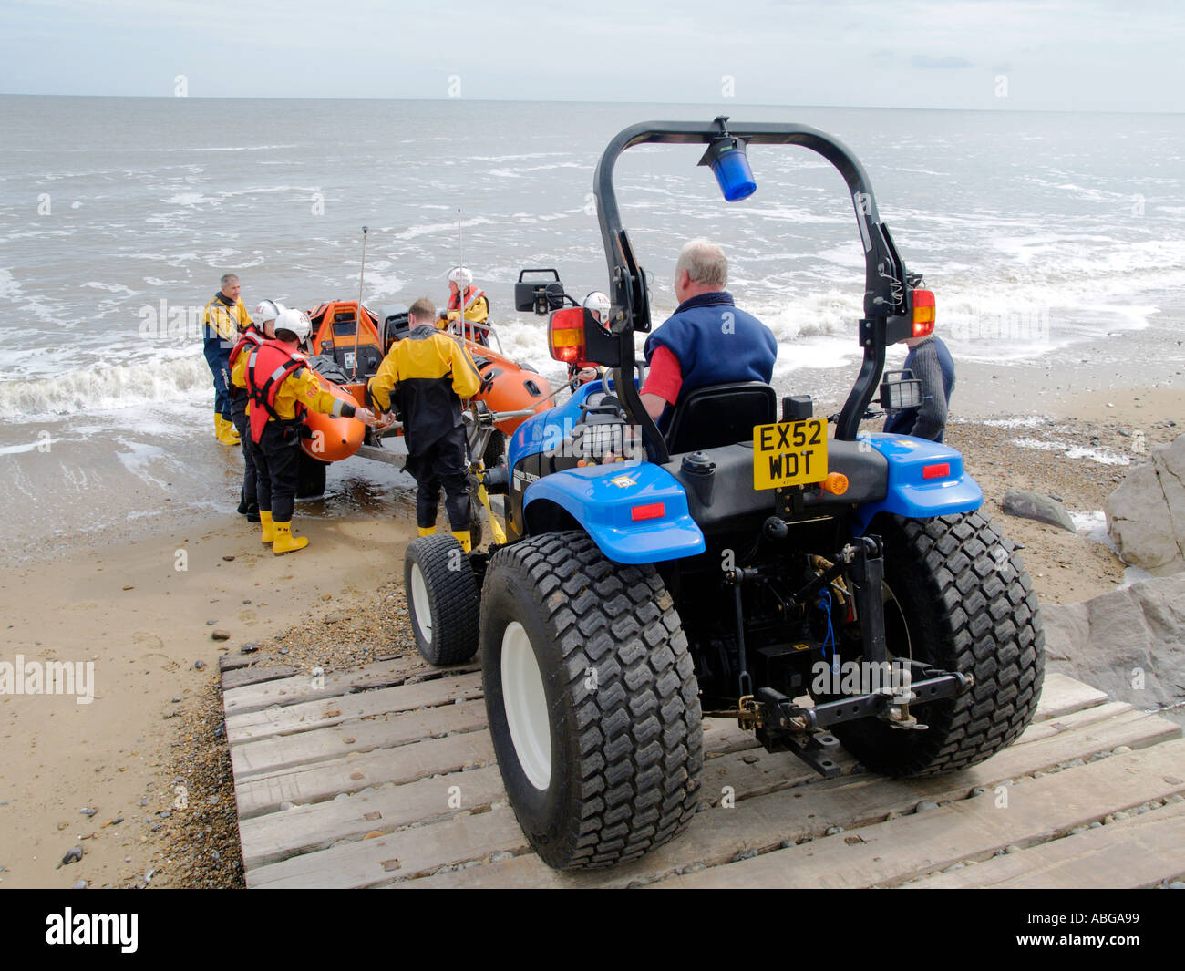 RNLI INSHORE LIFE BOAT LIFEBOAT LAUNCHING FROM HAPPISBURGH WITH TRACTOR ...