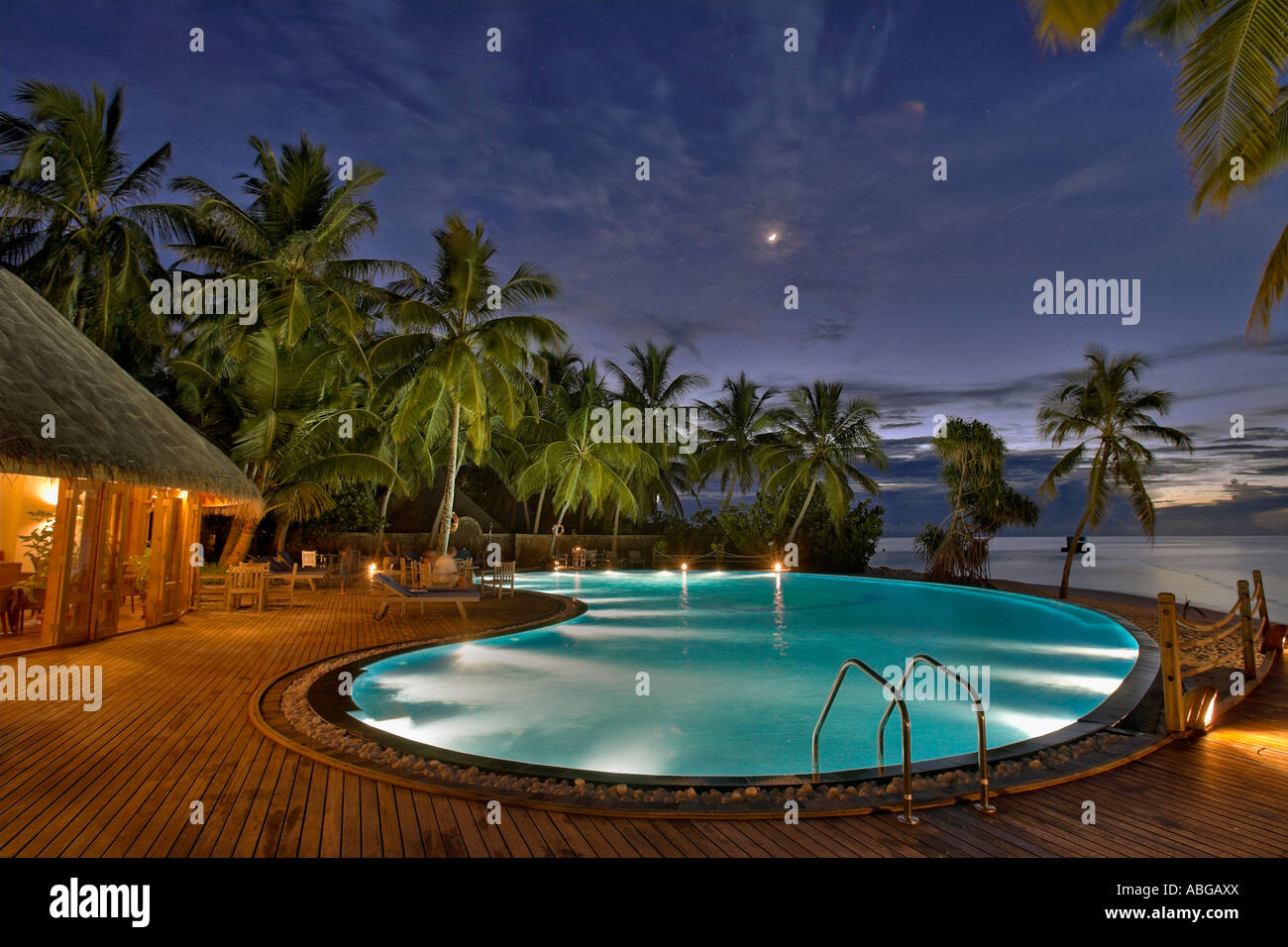 Swimmingpool on the Maldive Island Vilureef, Maldives Stock Photo - Alamy
