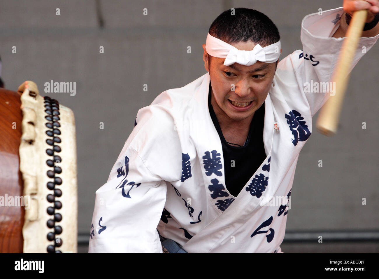 Japanese taiko drummer kimono hi-res stock photography and images - Alamy