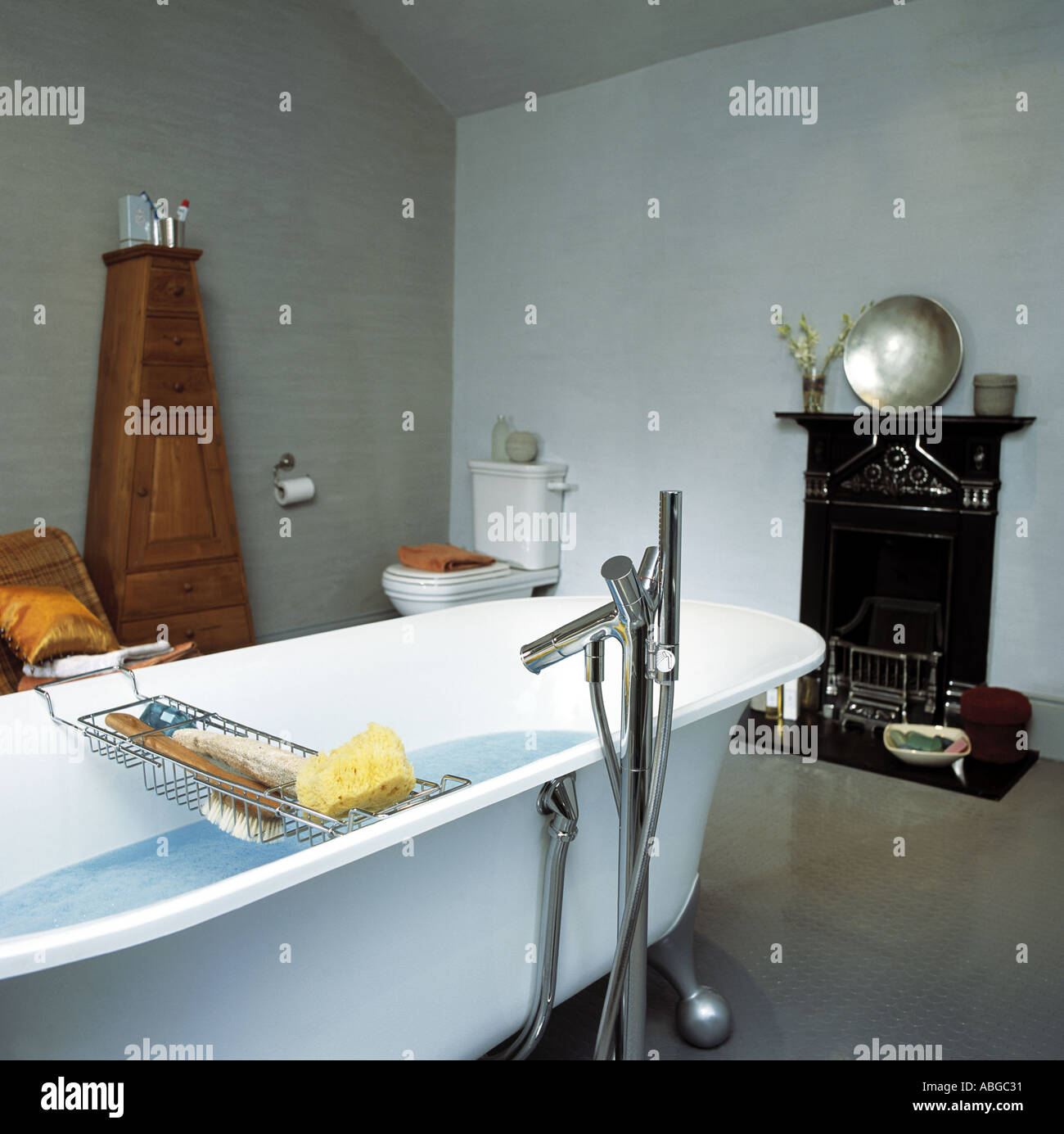 Freestanding Bath Tub Stock Photo - Alamy