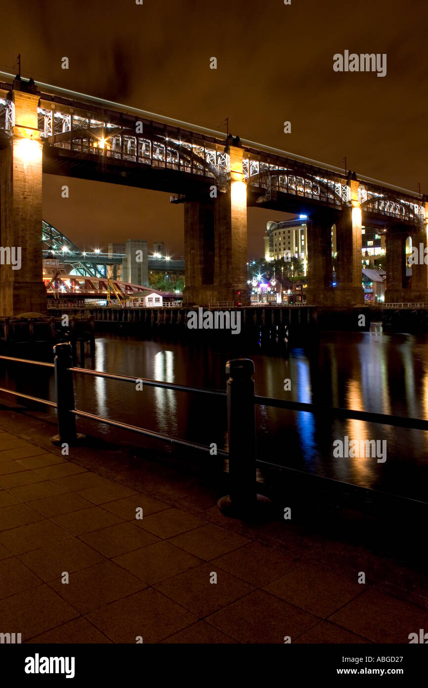 A night view of the High Level Bridge over the River Tyne Stock Photo ...