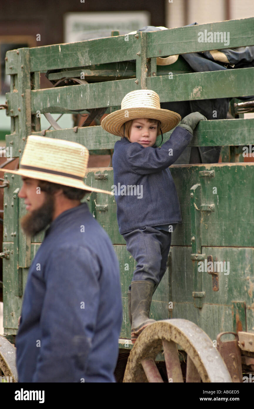 Amish children farming hi-res stock photography and images - Alamy