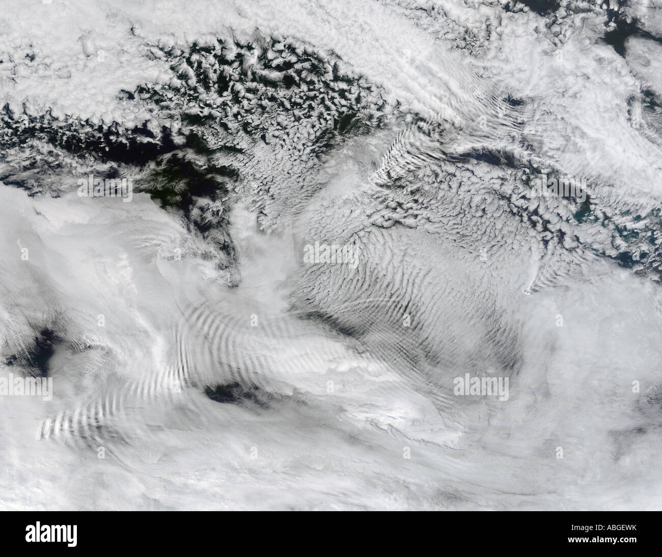Ship-wave-shaped clouds induced by Macquarie Island, Auckland Islands ...