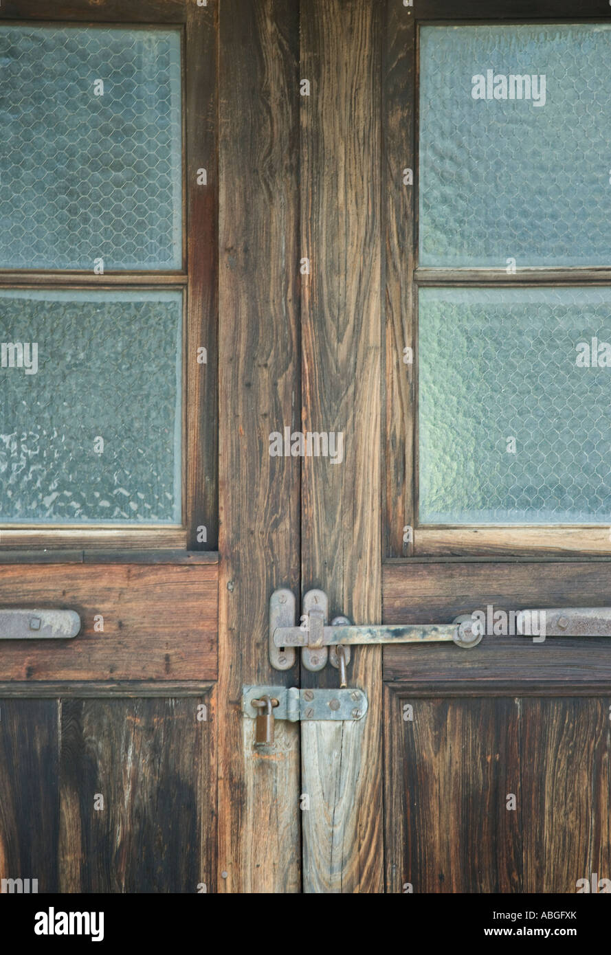 Rustic door latch hi-res stock photography and images - Alamy