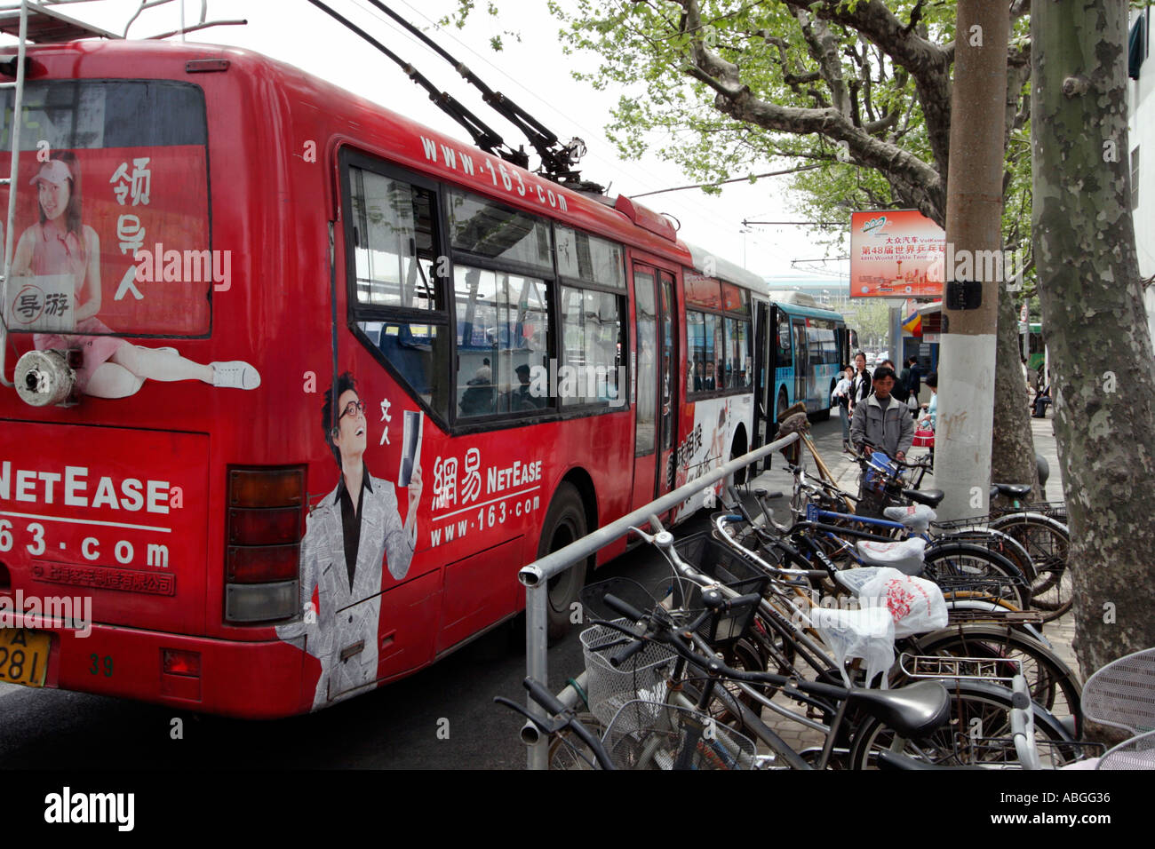 People queue to board a public bus in Shanghai China Stock Photo - Alamy