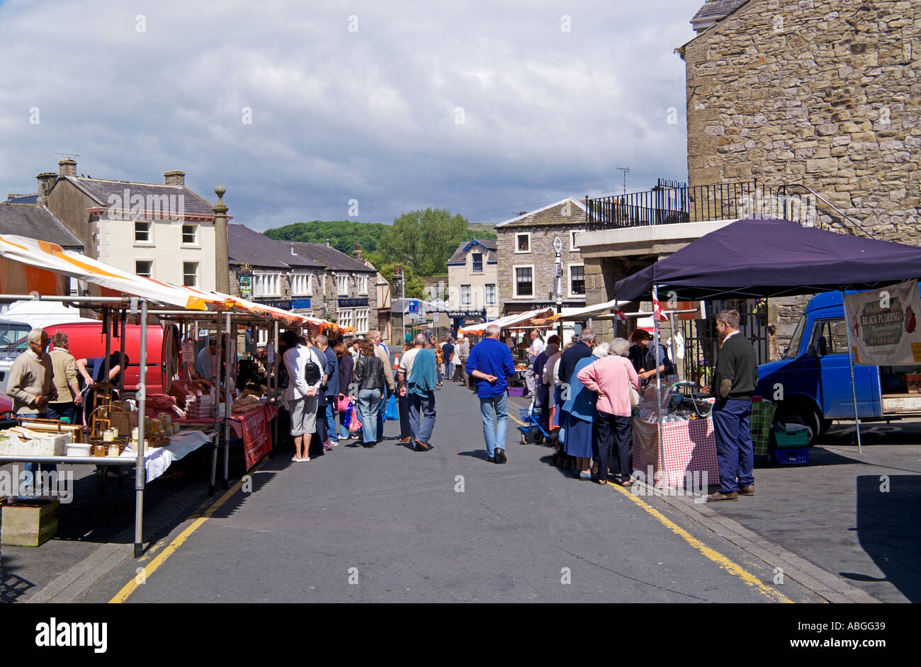 Farmers market Settle North Yorkshire England Stock Photo - Alamy