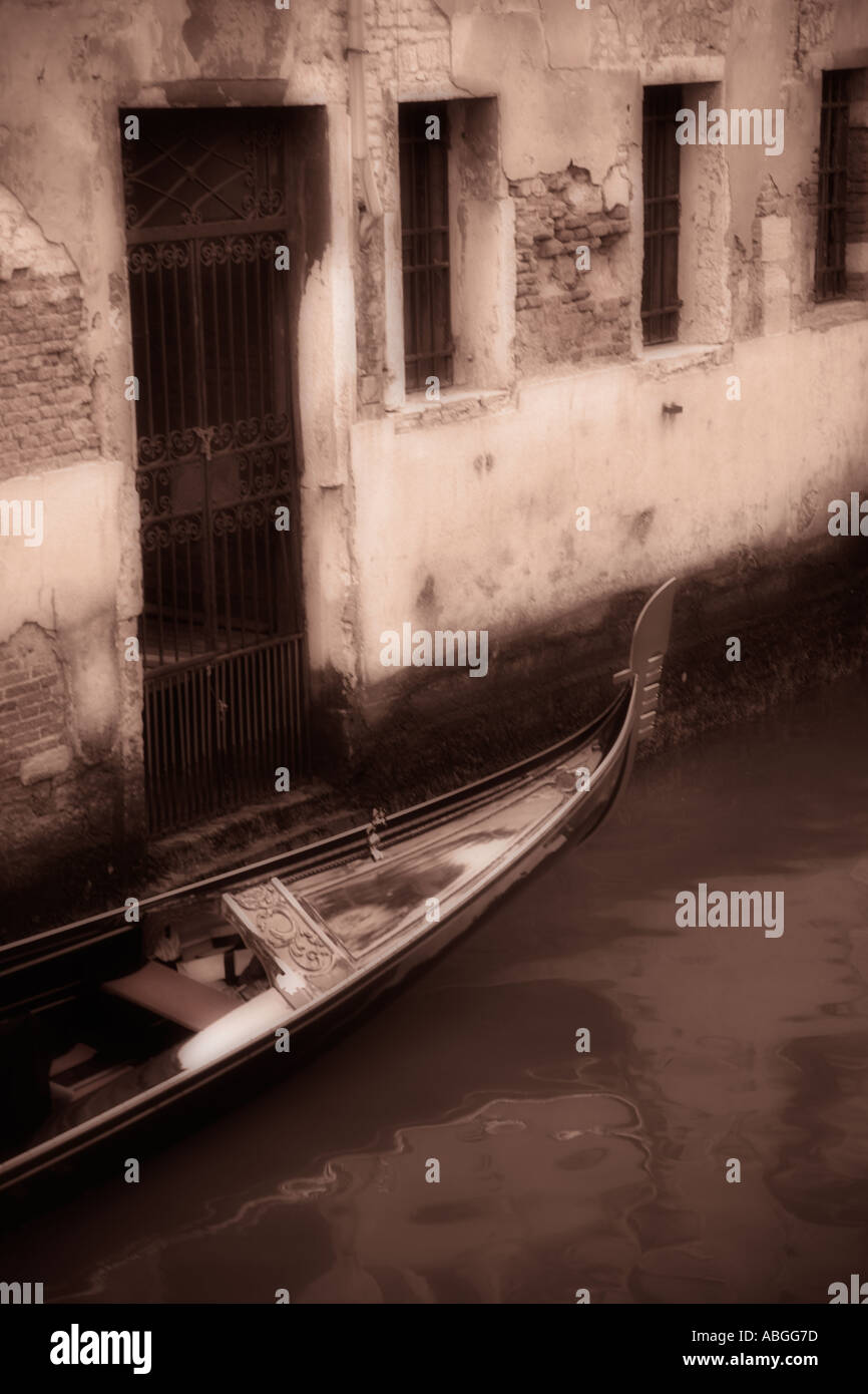 Gondola venice overhead hi-res stock photography and images - Alamy
