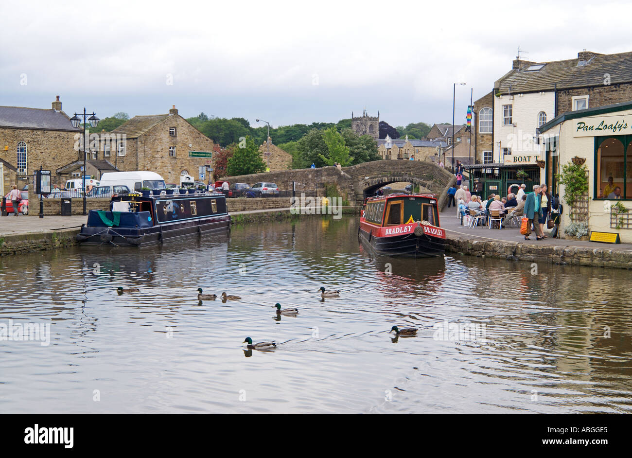 Skipton canal ducks hi-res stock photography and images - Alamy