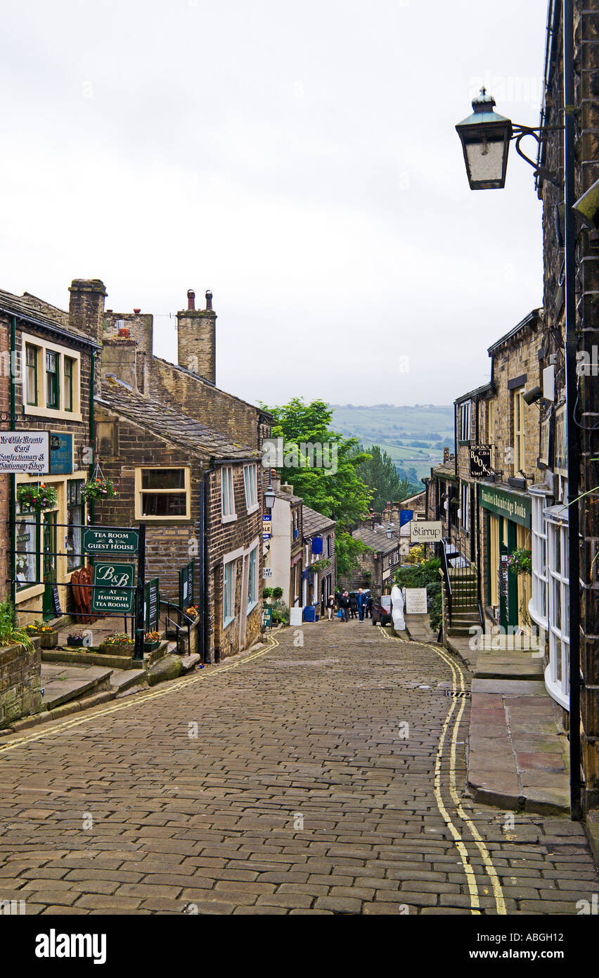 Steep Yorkshire Cobbled Street Stock Photos & Steep Yorkshire Cobbled ...