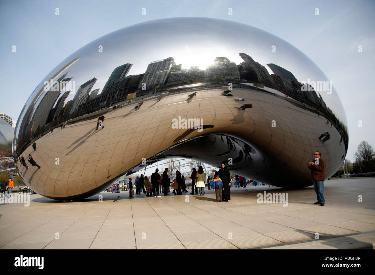 Reflection of the Chicago skyline in the Cloud Gate Sculpture in ...