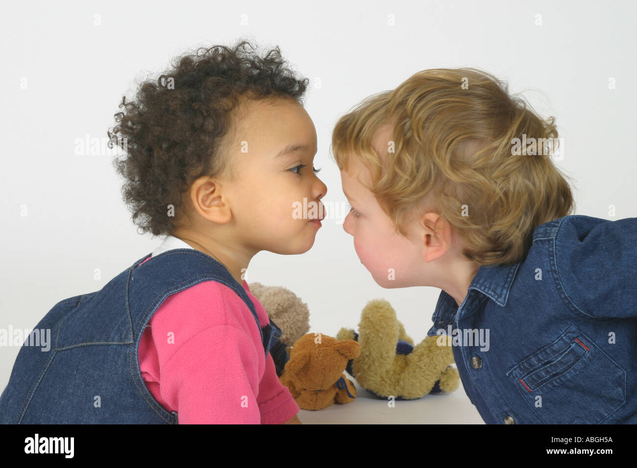 Kissing cheeks friends hi-res stock photography and images - Alamy