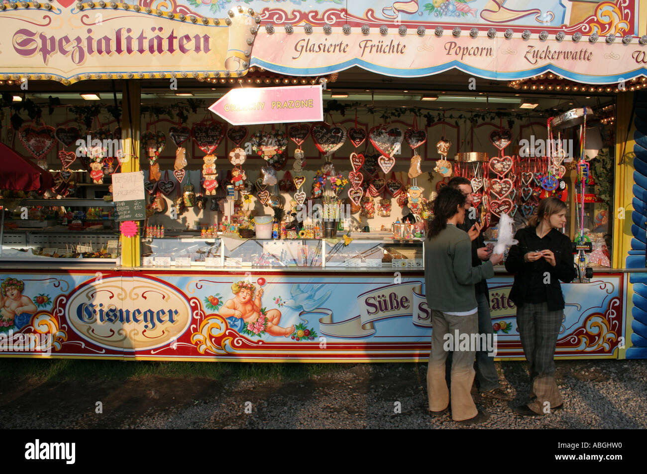Kids buying sweets hi-res stock photography and images - Alamy
