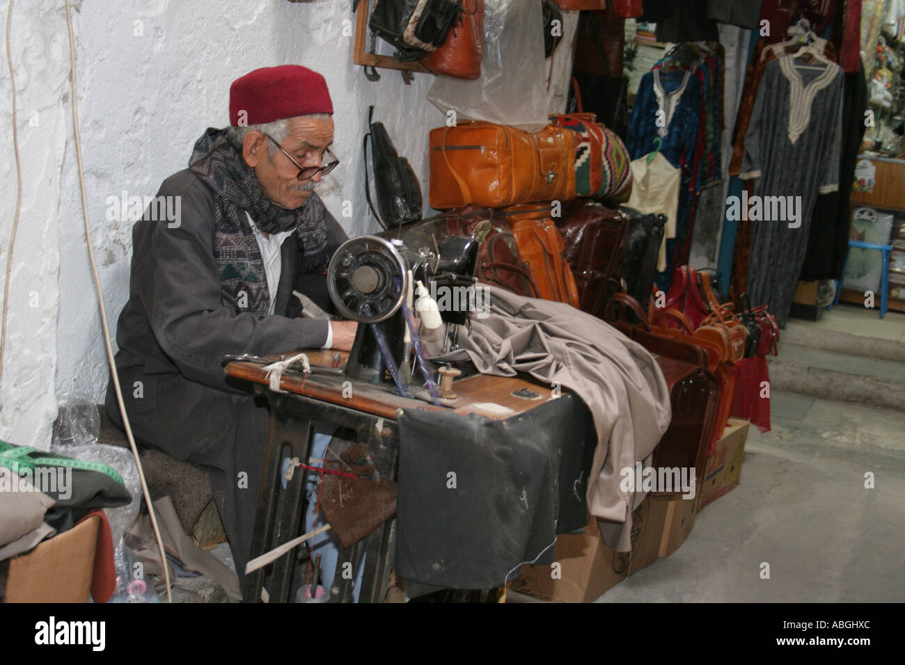 African tailor in market hi-res stock photography and images - Alamy