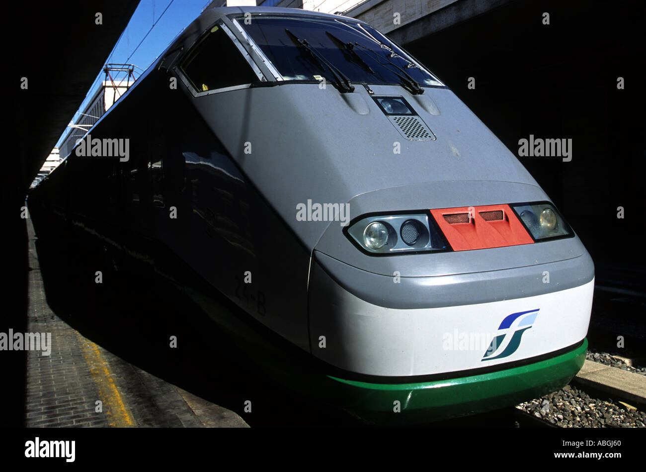 Italian Railways eurostar ETR555 inter city express train at Rome ...