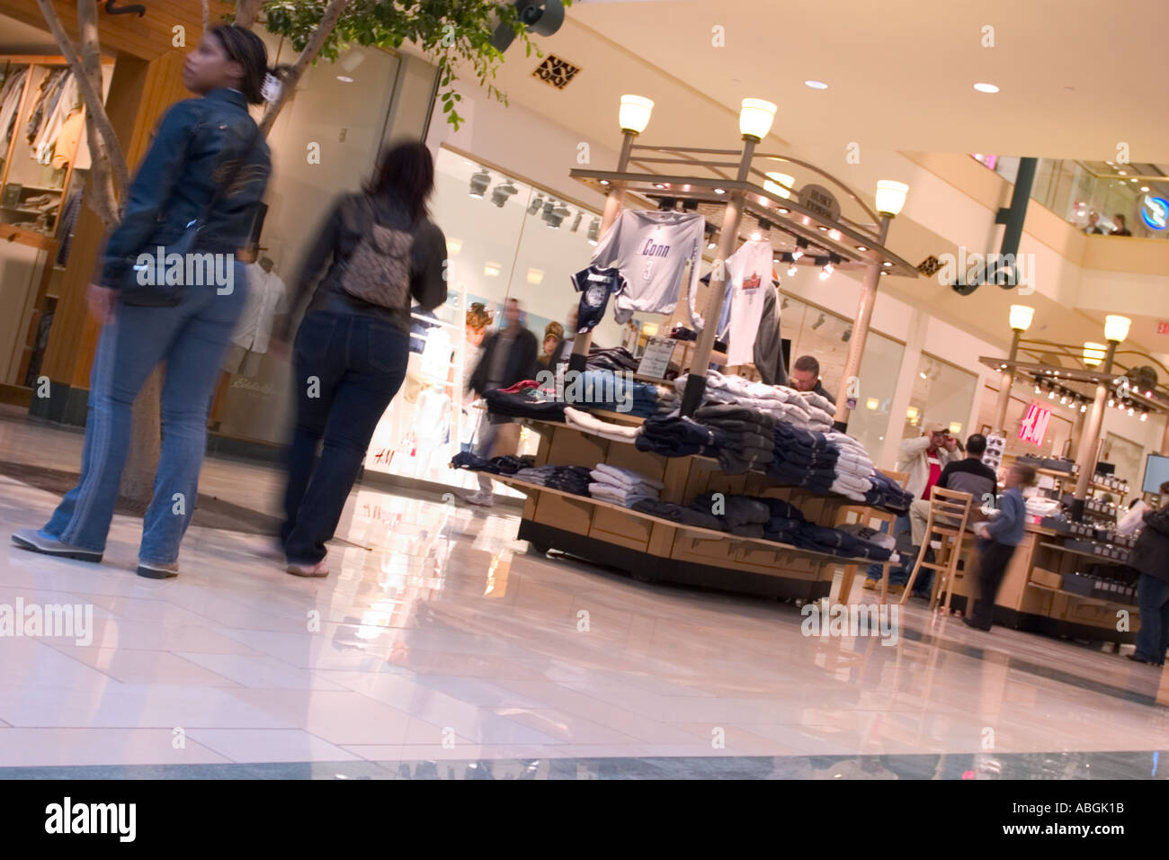 Teen girls in the mall Stock Photo - Alamy