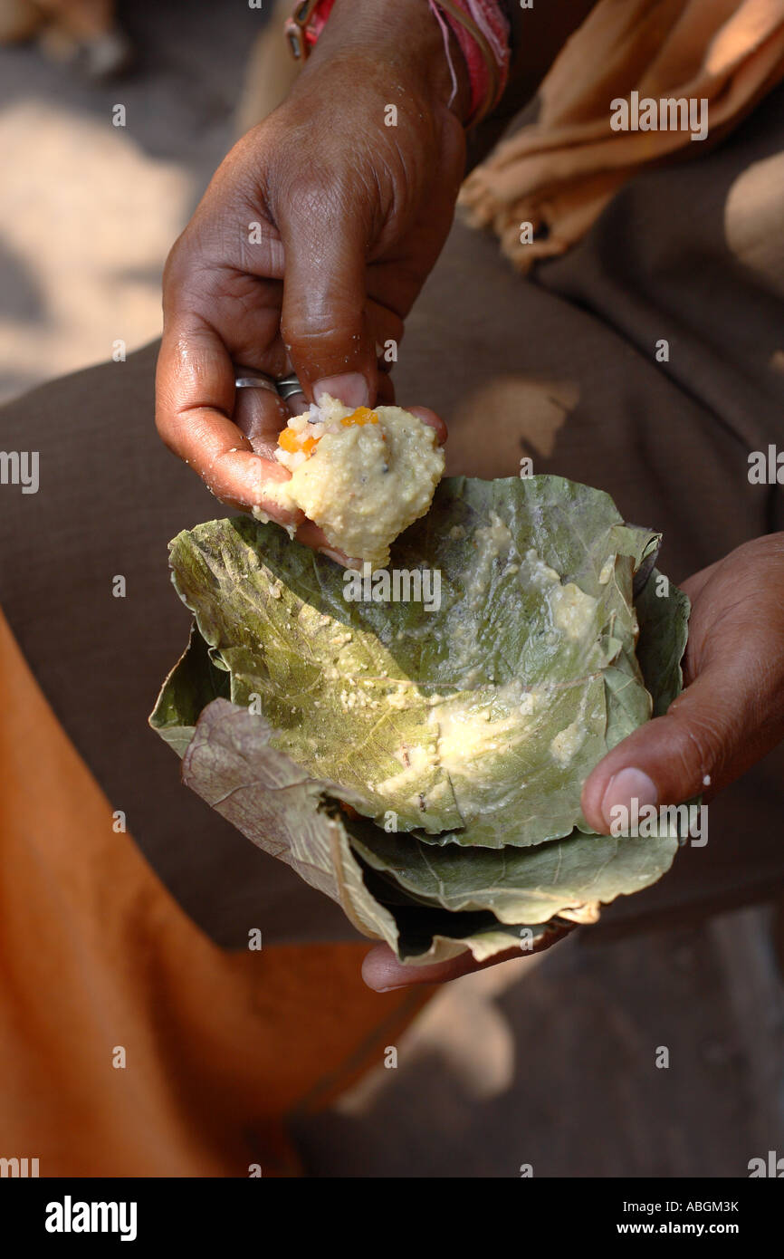 Indian Man eating, detail of hands Stock Photo - Alamy