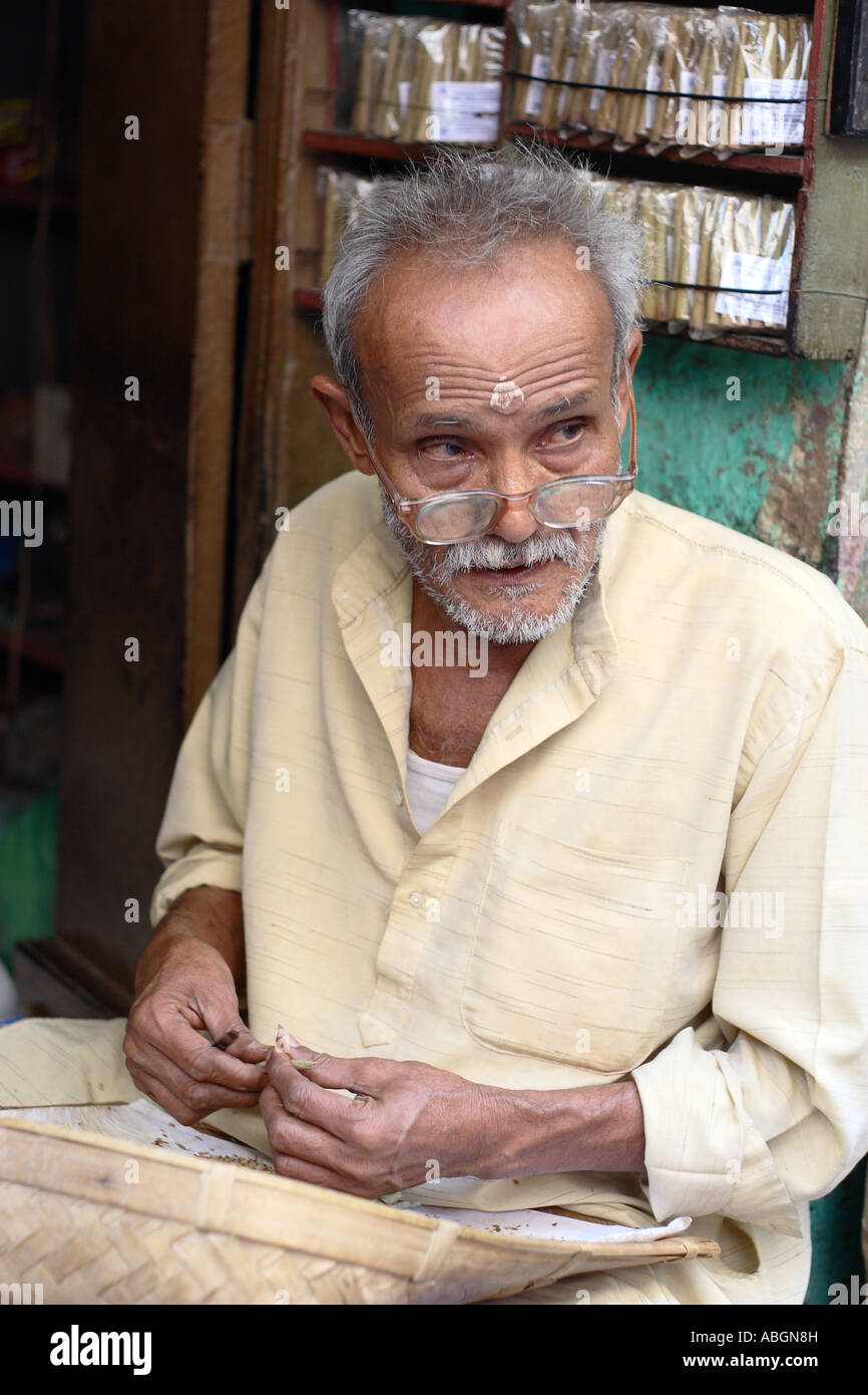 Indian cigarettes hi-res stock photography and images - Alamy