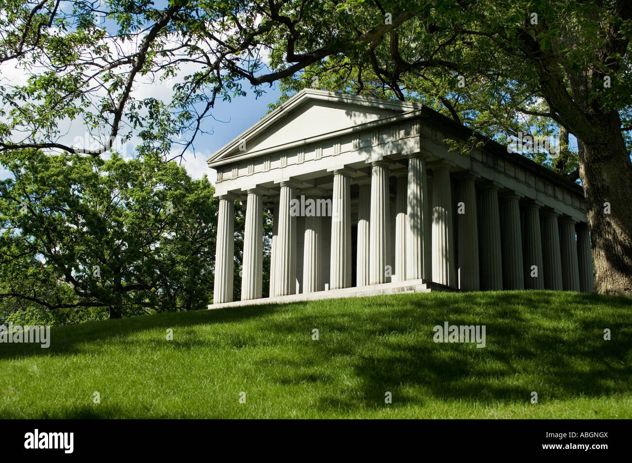 Greek mausoleum hi-res stock photography and images - Alamy