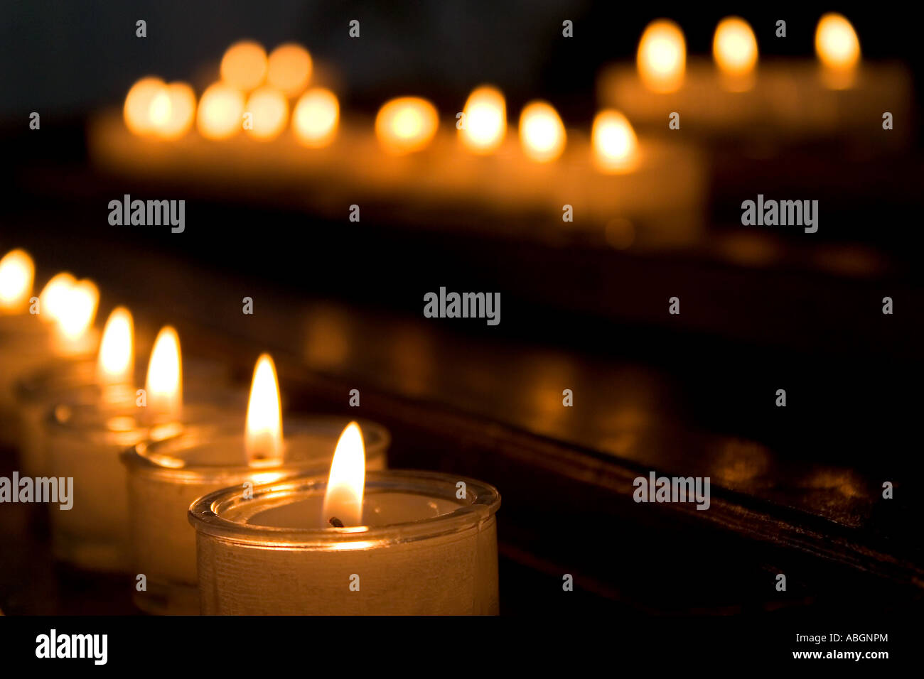 Candlelights hi-res stock photography and images - Alamy