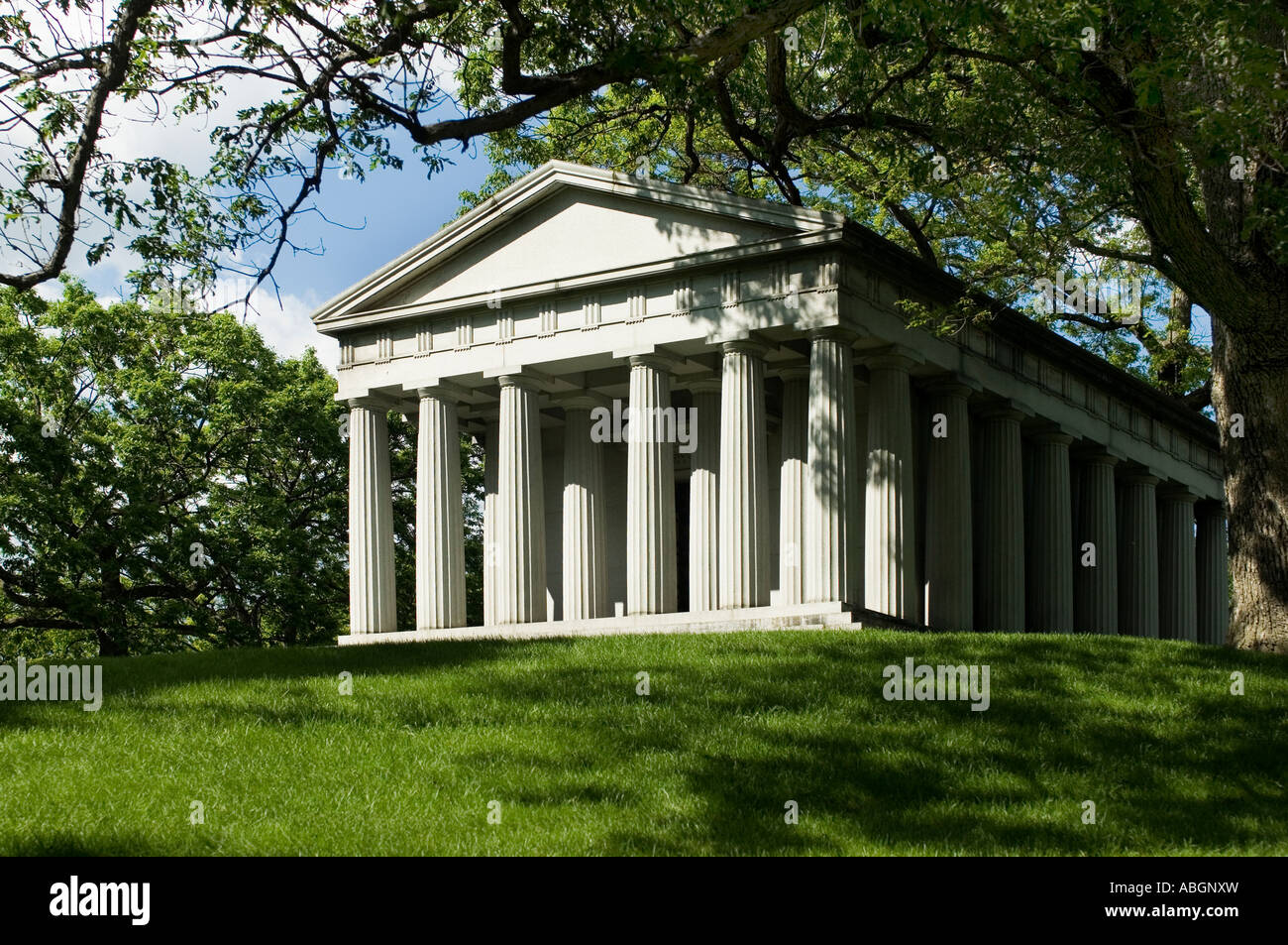 Greek mausoleum hi-res stock photography and images - Alamy