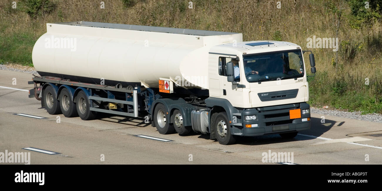 M25 motorway clean white unmarked articulated tanker trailer Hazchem ...