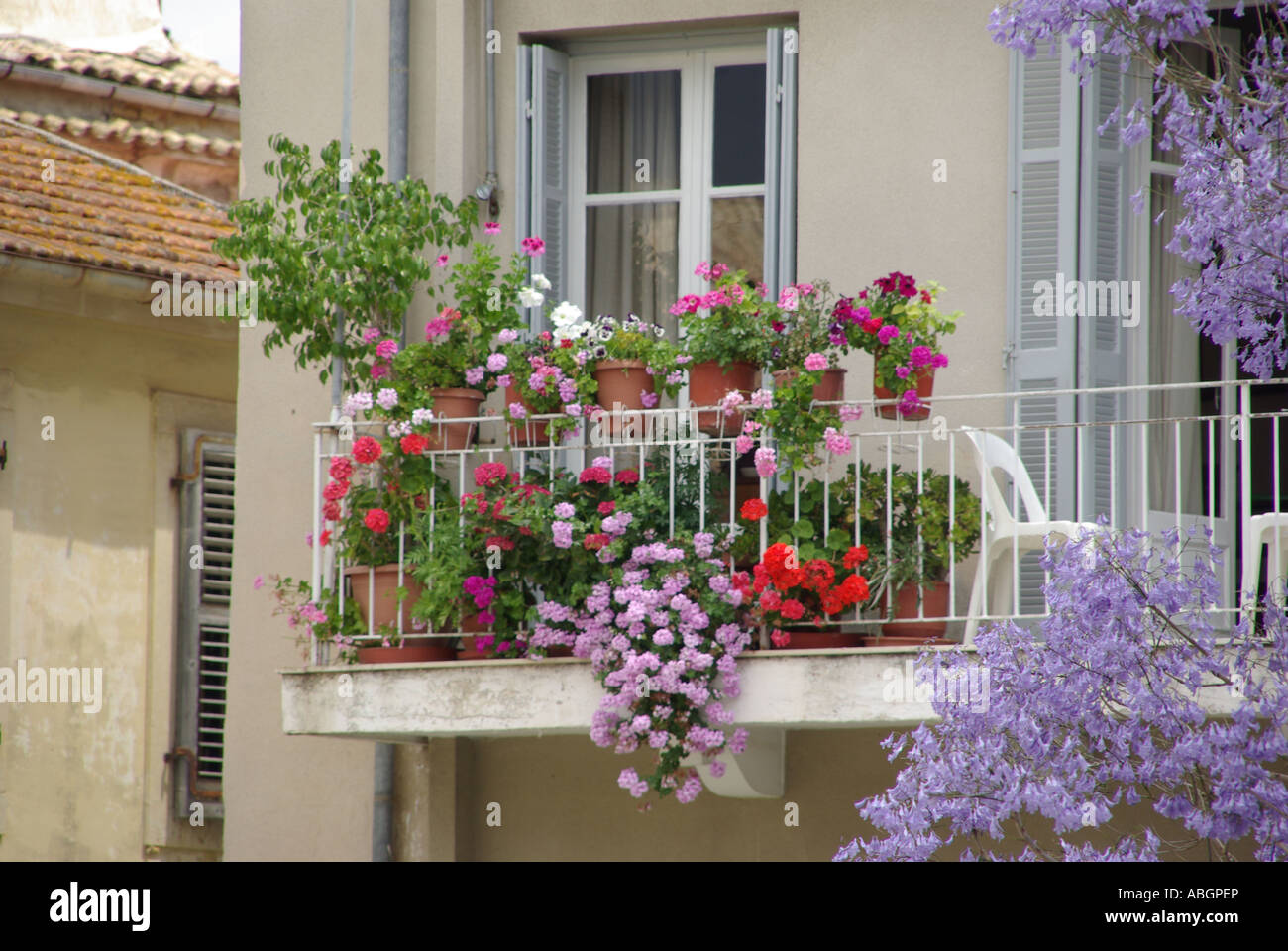 Cantilever balcony hi-res stock photography and images - Alamy