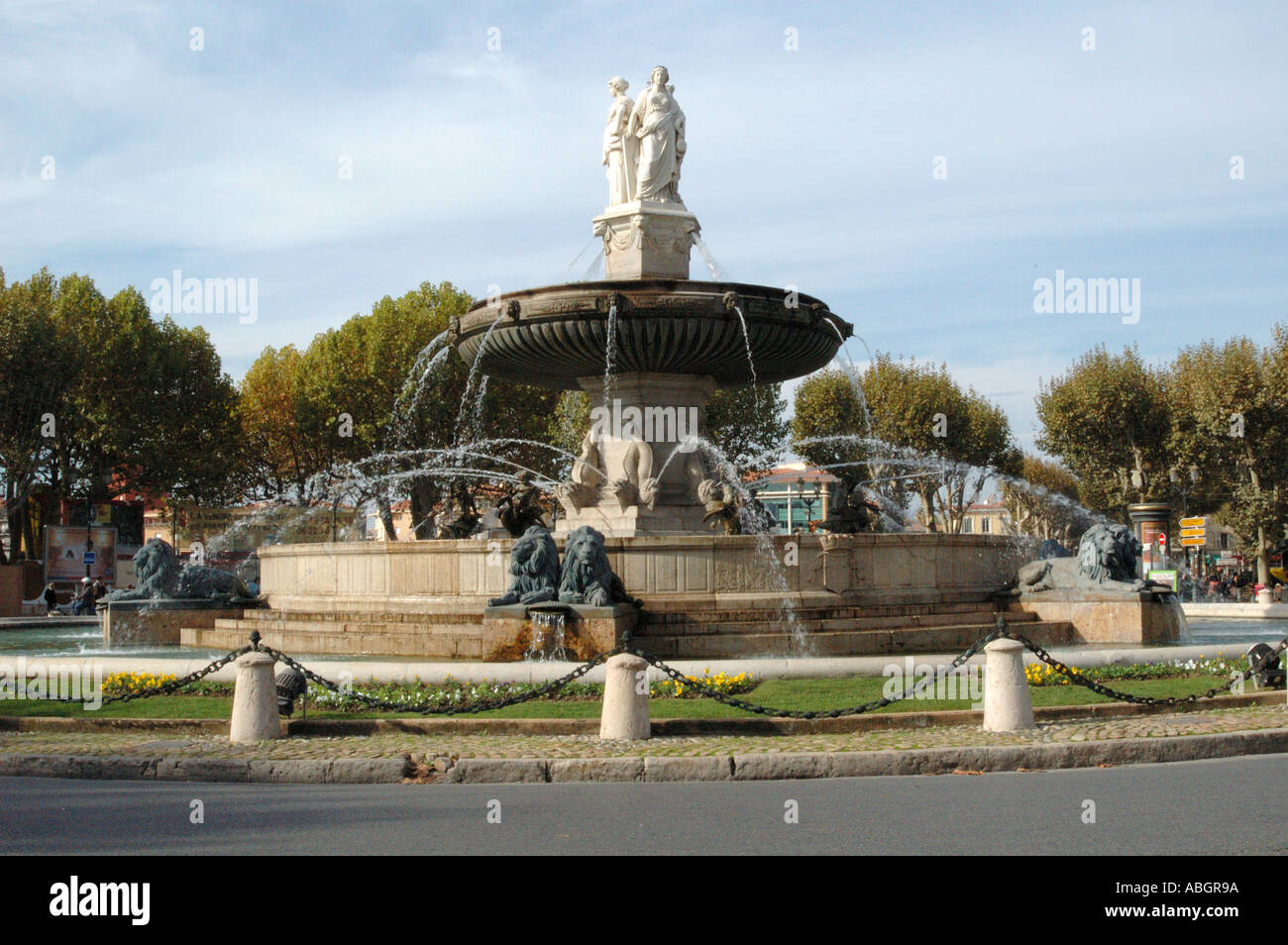Fontaine de la place de la rotonde hi-res stock photography and images ...