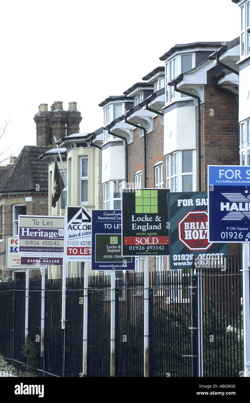 Sold to let boards hi-res stock photography and images - Alamy