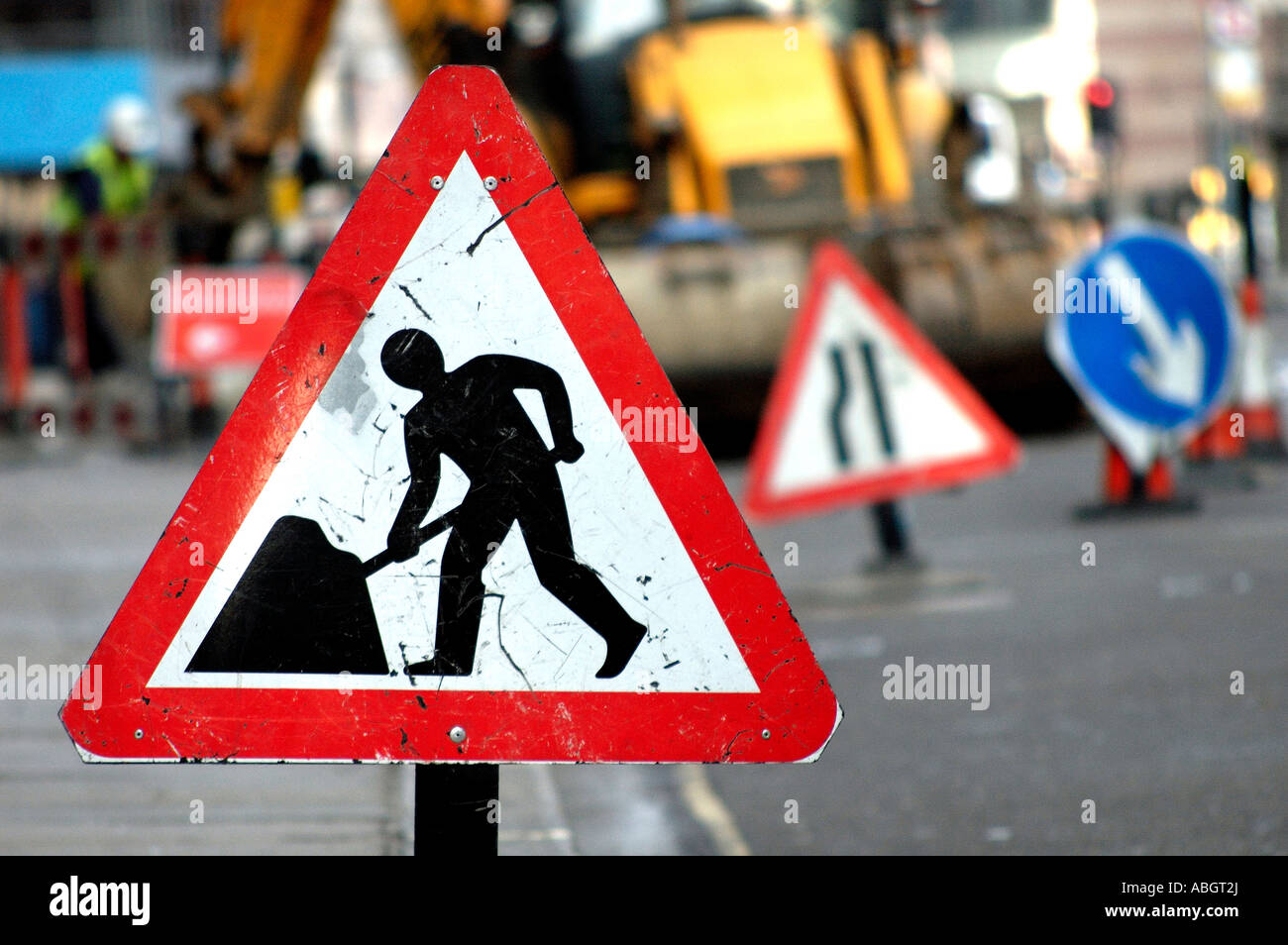 Men at work road signs hi-res stock photography and images - Alamy