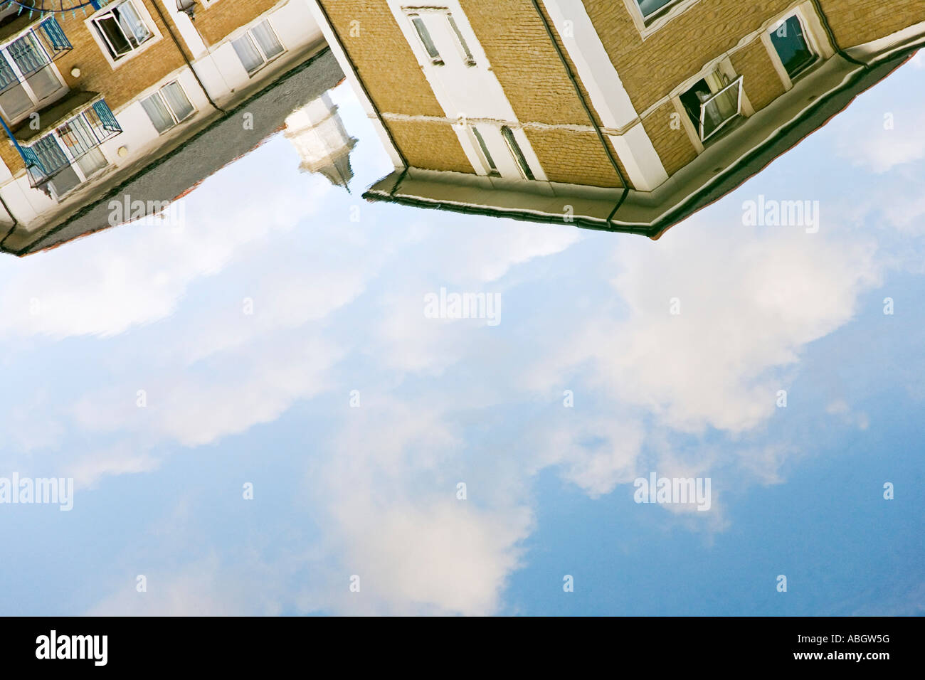 Reflection of building in water Stock Photo - Alamy