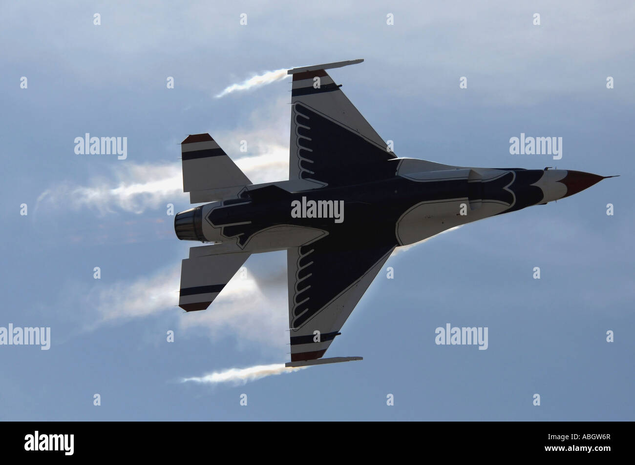 An F-16 Fighting Falcon pulls high G's while performing the maximum 360 ...