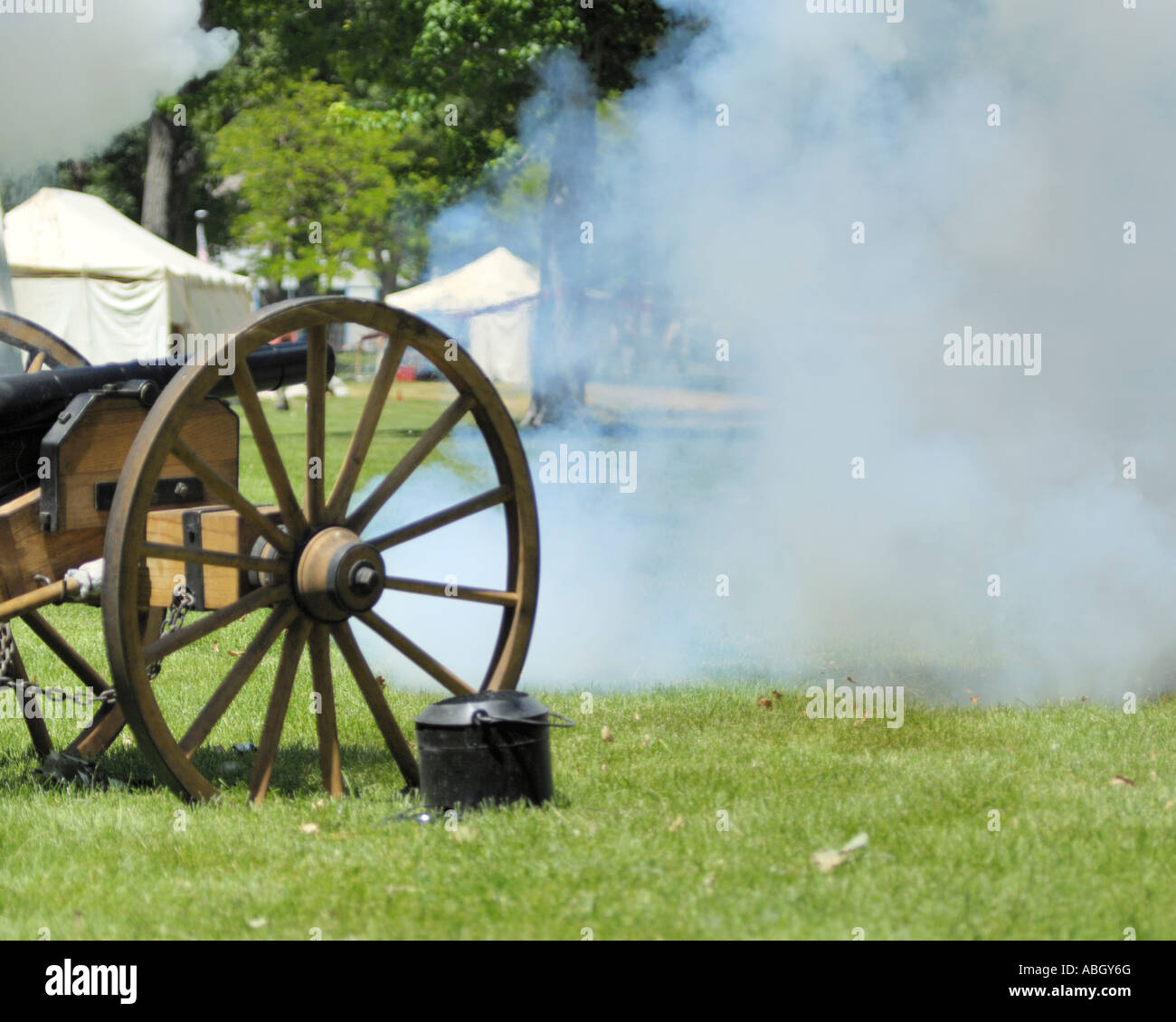 Cannon smoke hi-res stock photography and images - Alamy