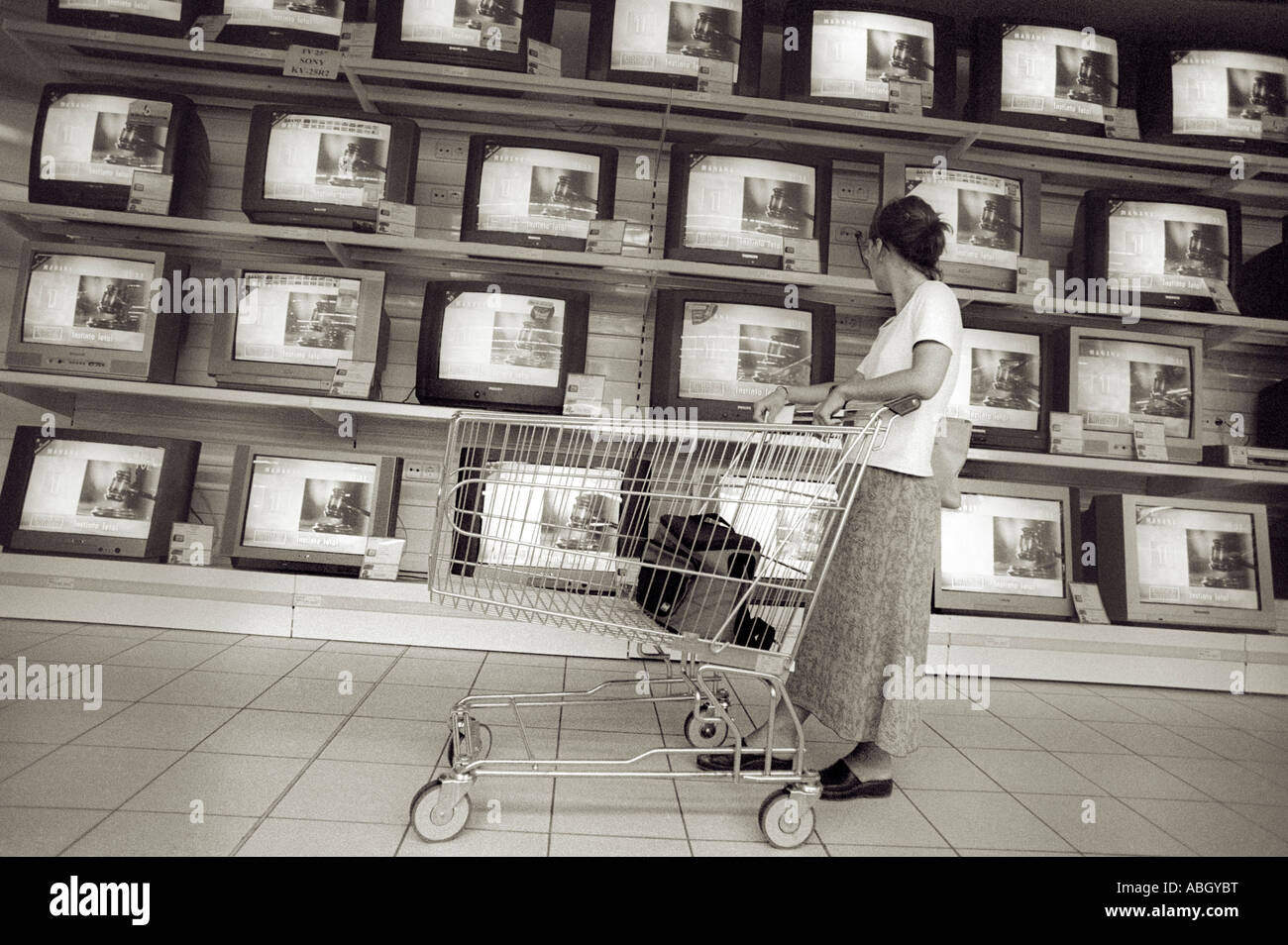 Tv Screens Store Display Stock Photos & Tv Screens Store Display Stock ...